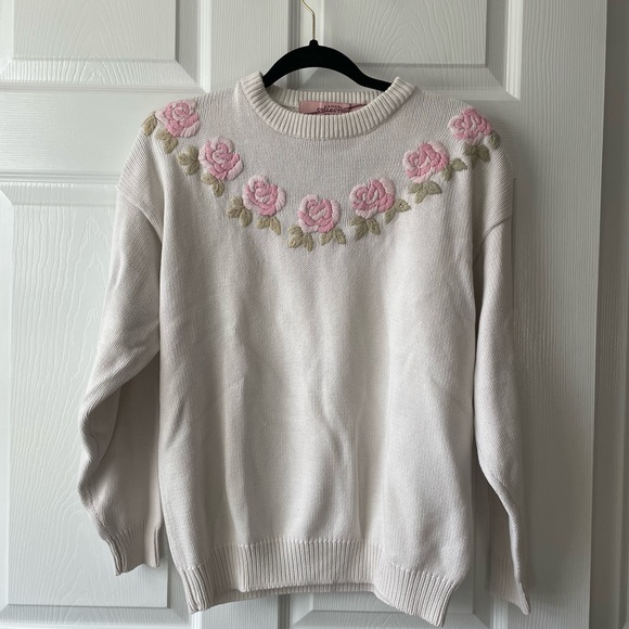 Vintage | Sweaters | Vintage Cream Crewneck Sweater With Roses | Poshmark
